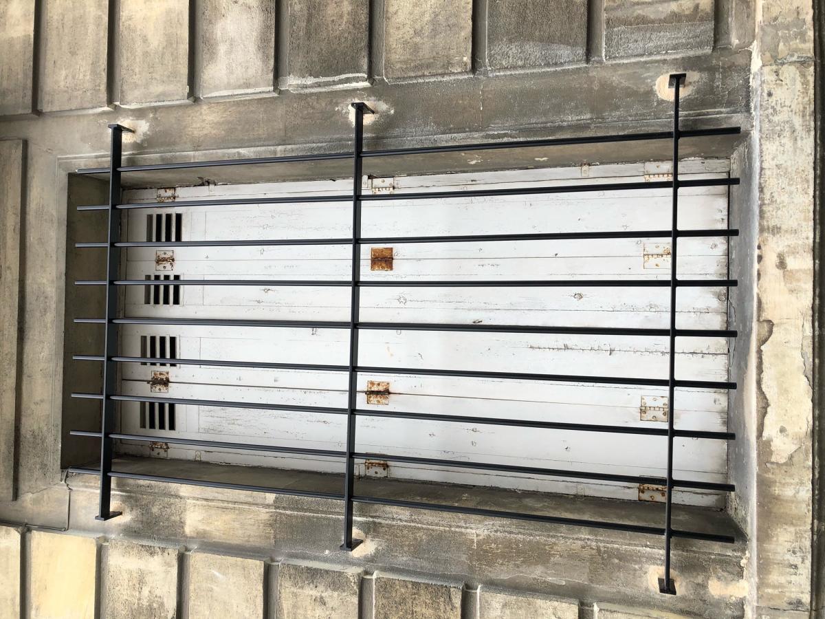GRILLES - RIDEAUX METALIQUES - PORTES ROULANTES - GRILLE DE SECURITE A ...